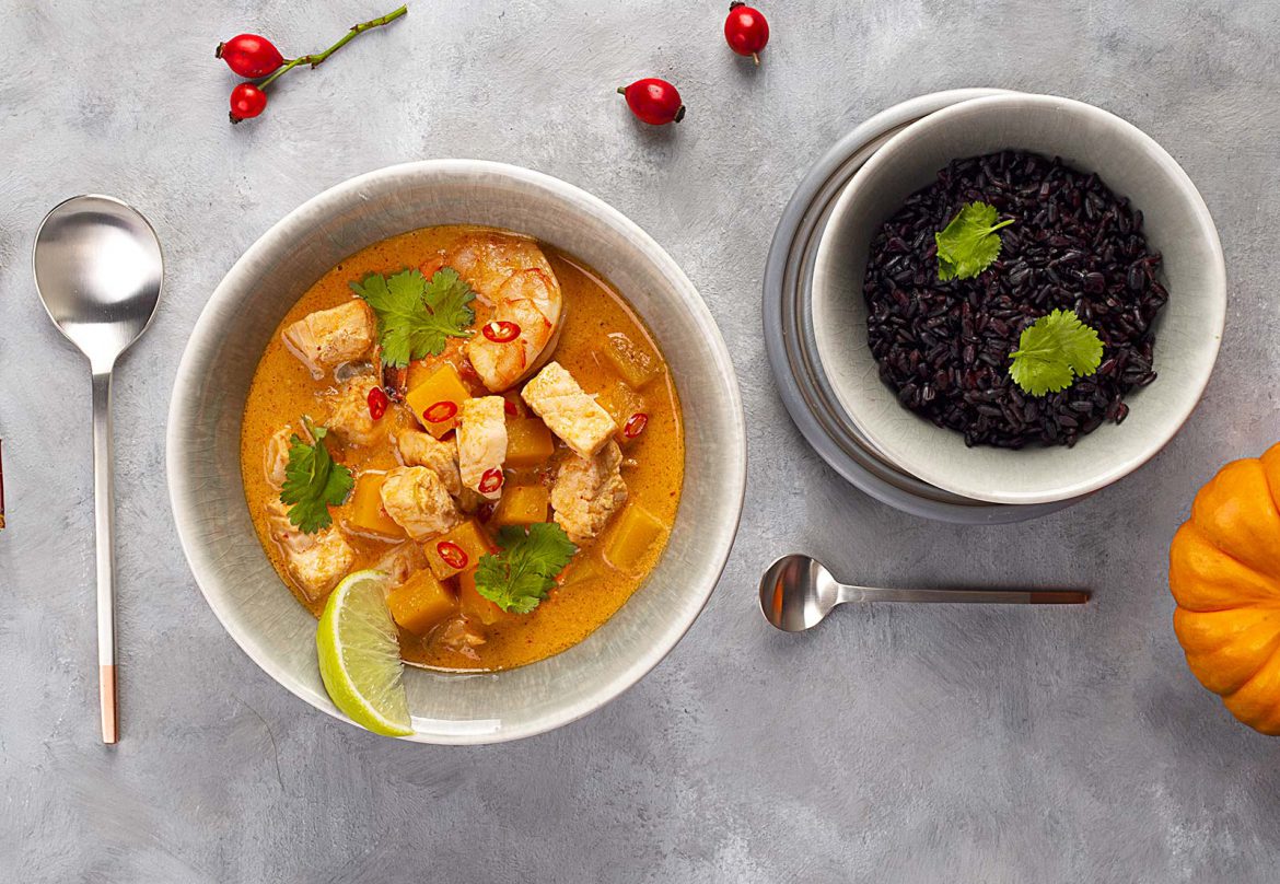 Salmon and shrimp coconut curry - ASC North America